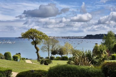 Nest With Beautiful Garden And Sea View - Dinard