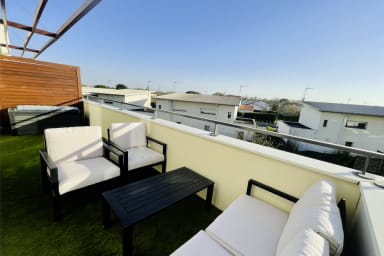 Charming, Modern Apartment With Terrace - 헤 섬