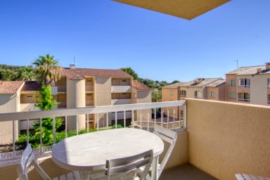 Spacieux Studio Neuf, Proche Mer - Sanary-sur-Mer