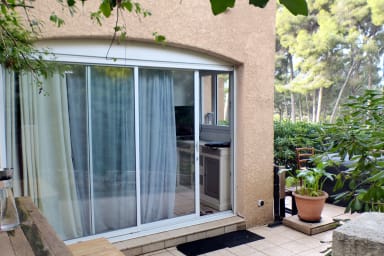 Appartement Avec Grande Terrasse Arborée - Le brusc