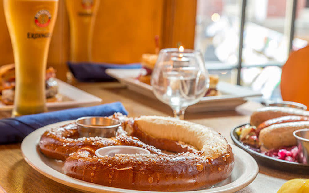 Experience Stone Street: Best Food + Drink Pair...