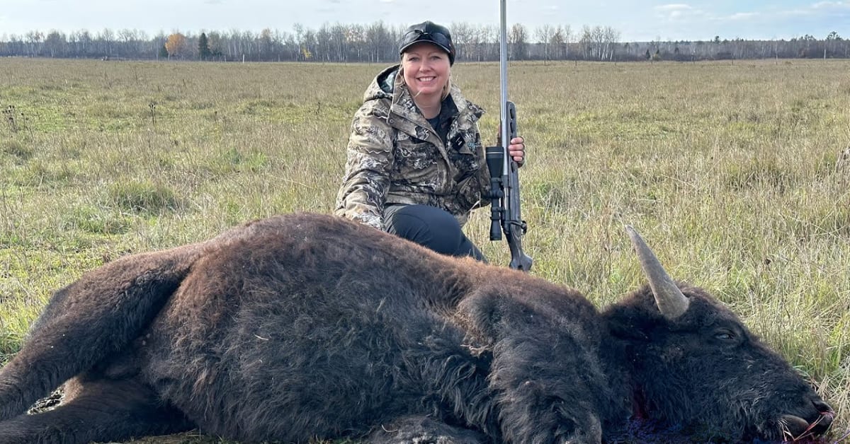 DISCOVERING | Diver Ducks and Buffalo Harvest | Discover the U.P.