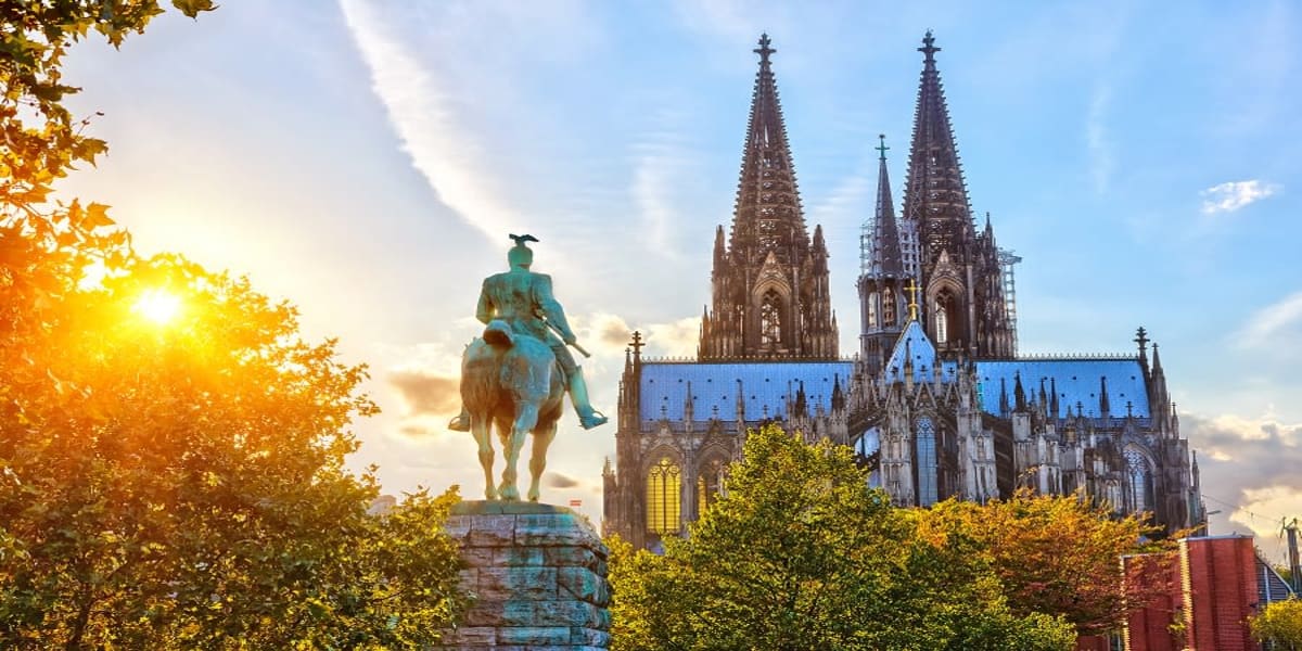 Perfect 10-Day Itinerary for Paris, Amsterdam & Germany