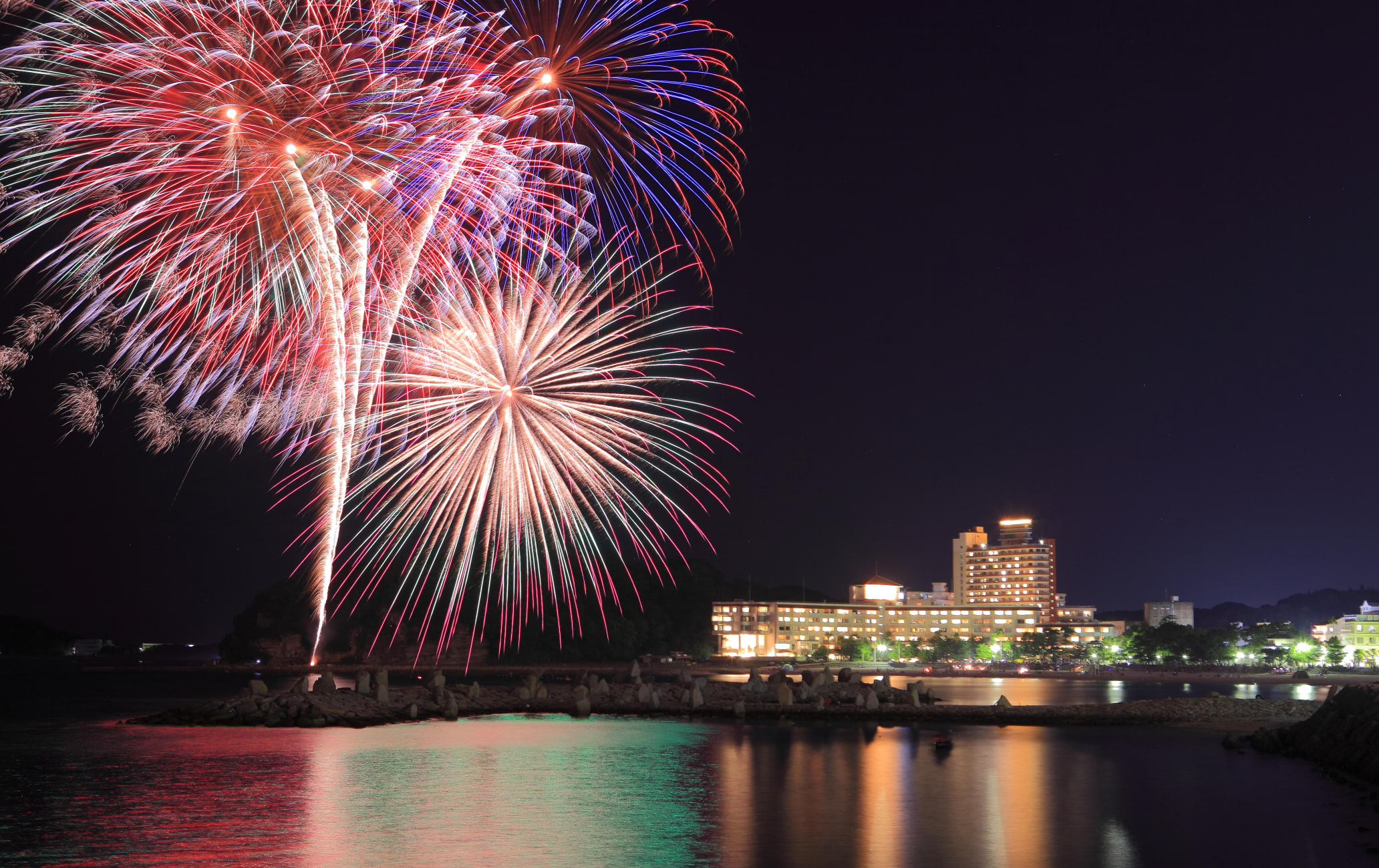 Shirahama Summer Fireworks | Wakayama Attractions | Travel Japan | JNTO