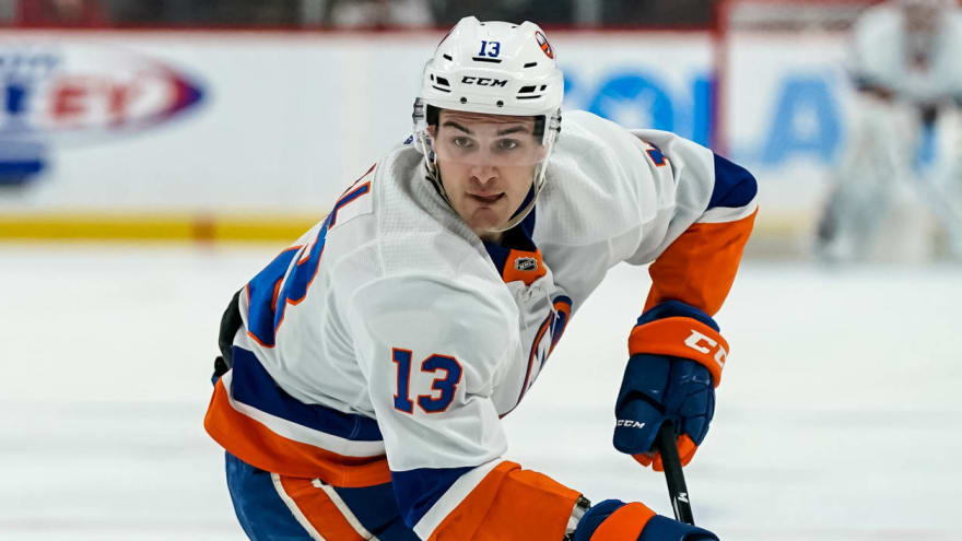 Islanders' Mathew Barzal begins holdout | Yardbarker