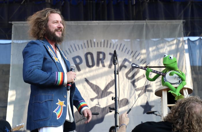 Celebrities who have had second lives as memes | Yardbarker