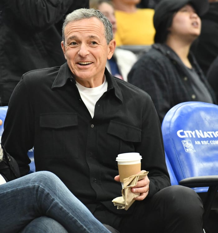 Look who's watching | Yardbarker